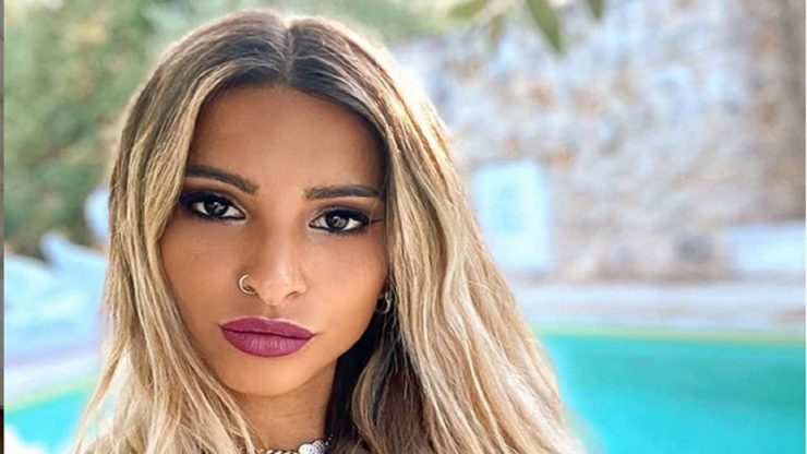 Erica Piamonte: influencer come stile di vita e forme in mostra -FOTO