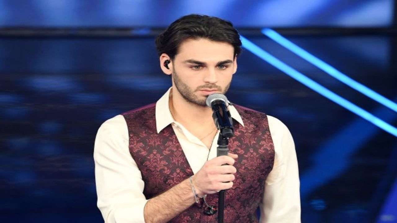 Alberto Urso fa preoccupare i fan: triste e malinconico