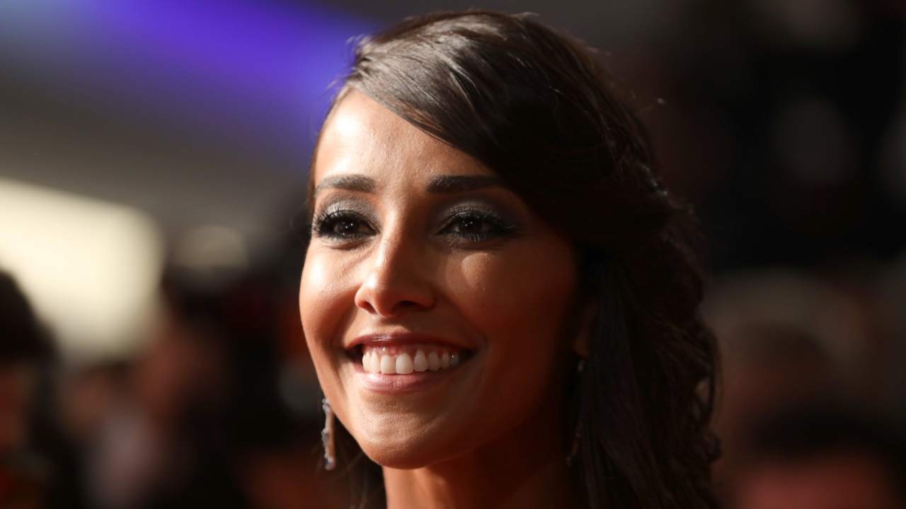Juliana Moreira per le strade di Milano con un abito mozzafiato-FOTO