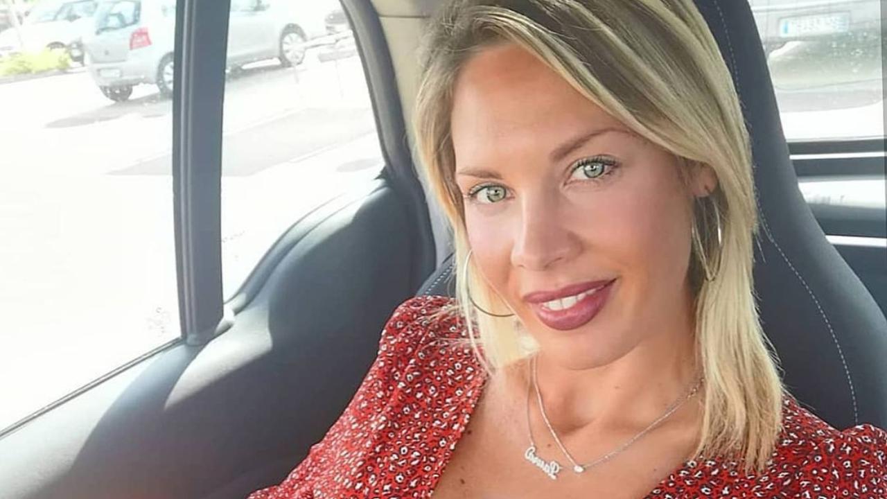 Laura D'Amore, costume con curve in bella mostra: che davanzale - FOTO