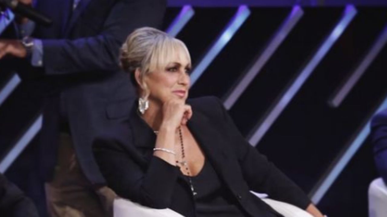 Alessandra Celentano punta il dito contro un'insegnante: "Stai ...