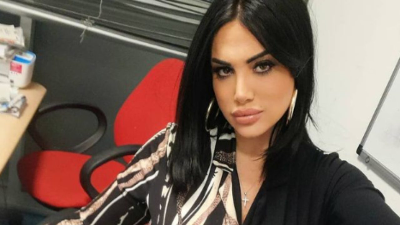 Marika Fruscio festeggia le donne in intimo, tutto troppo gonfio: favolosa