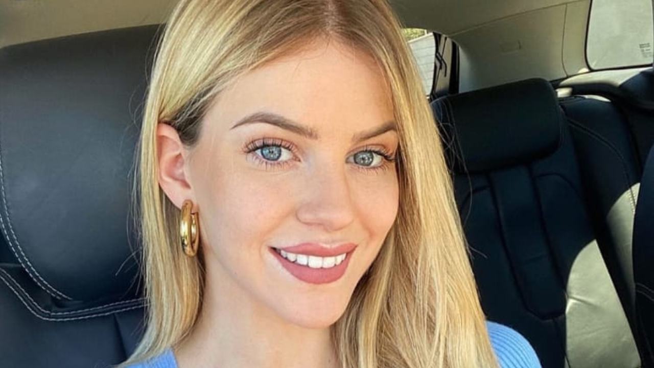 "Verrei a Garlasco per te", Sara Croce e il costume che scoppia - FOTO