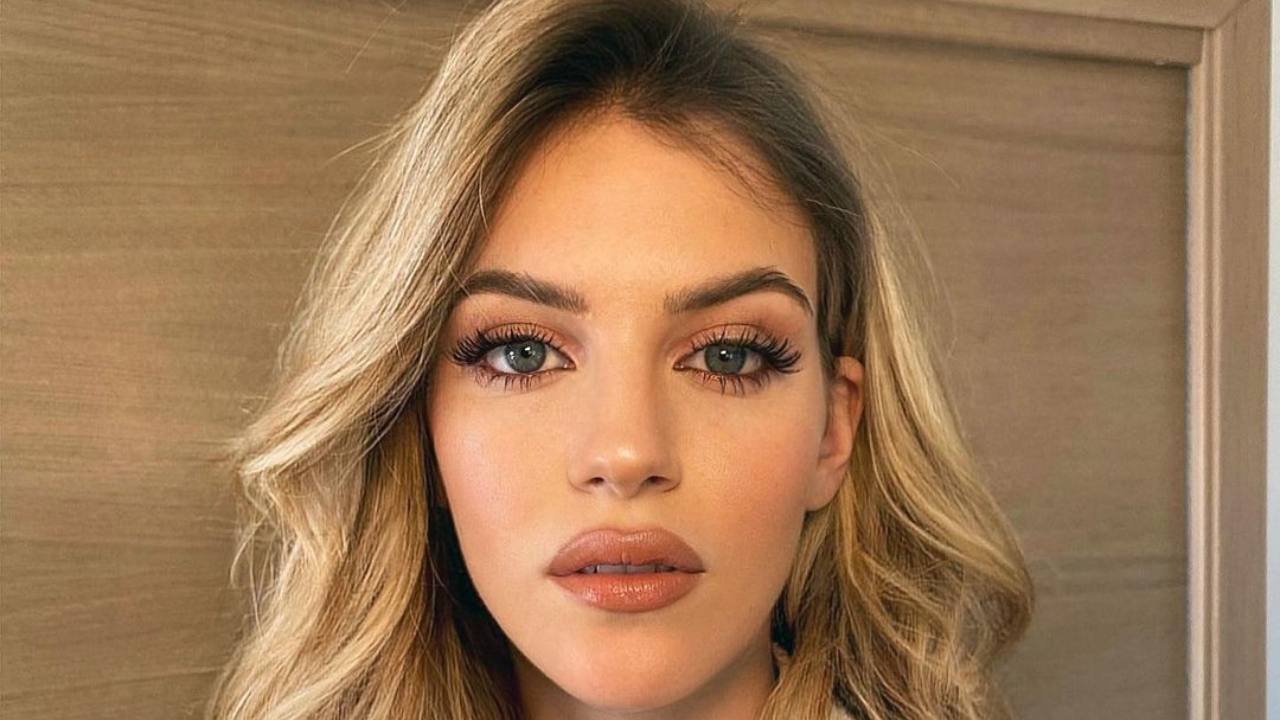 Sara Croce, l'allenamento è bollente: l'outfit esalta le forme - FOTO