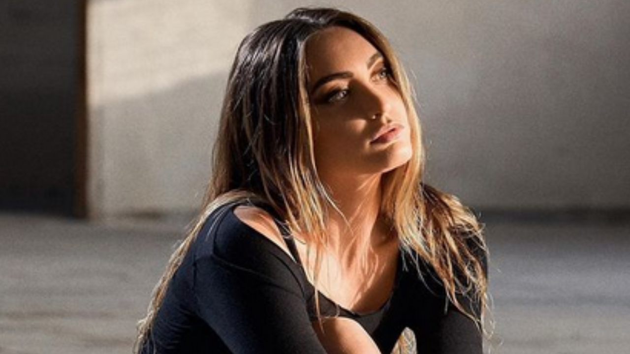 Camilla Caimi, in posa osè fa innamorare: che fisico incandescente - Foto