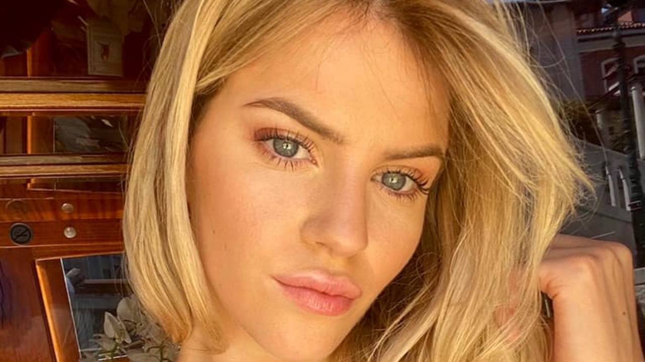 Sara Croce, outfit da red carpet: la scollatura manda il web in tilt ...